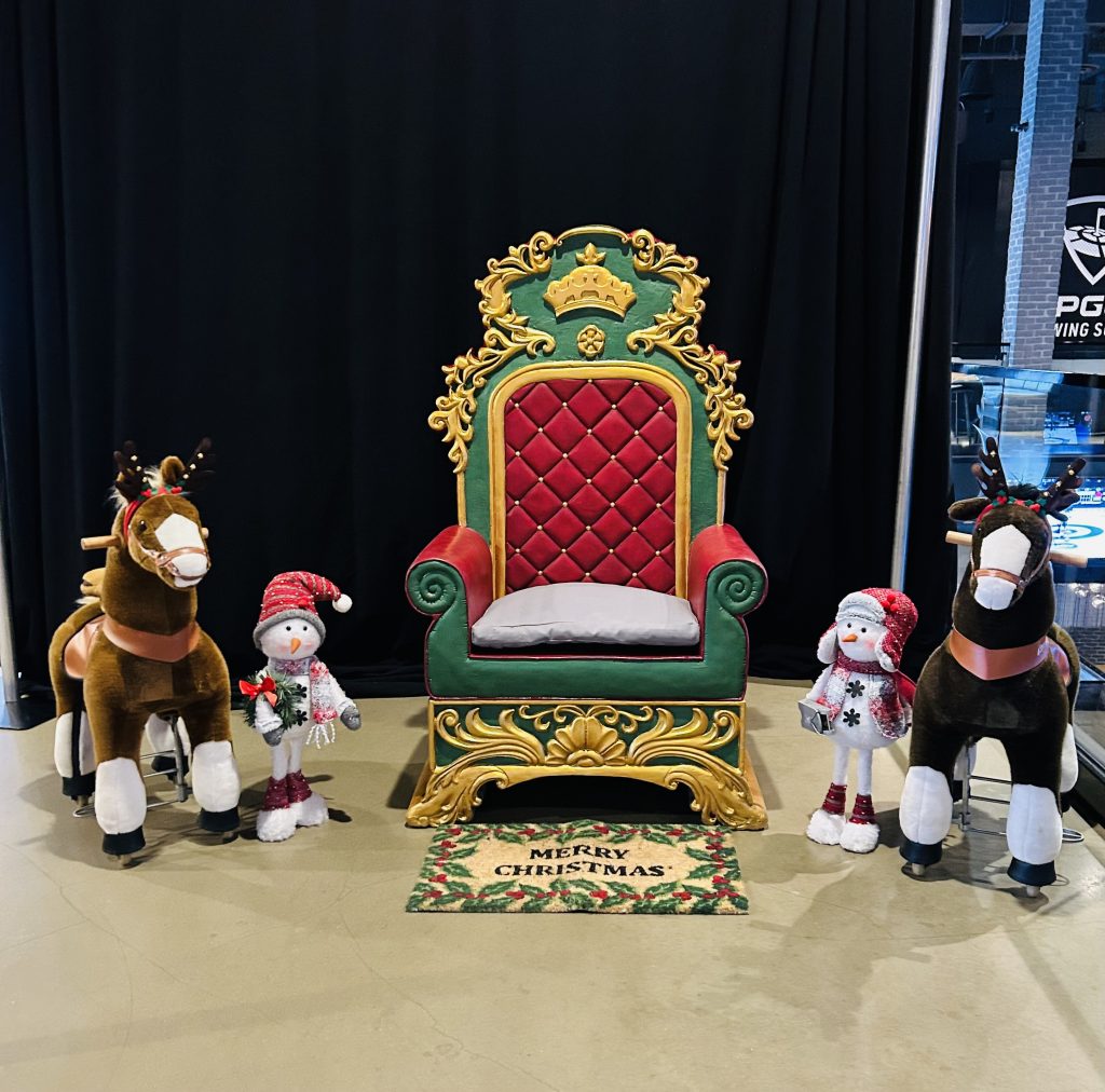 Santa Chair Rental – 1 Chair (Santa-Lar) – Carnivals for Kids at Heart